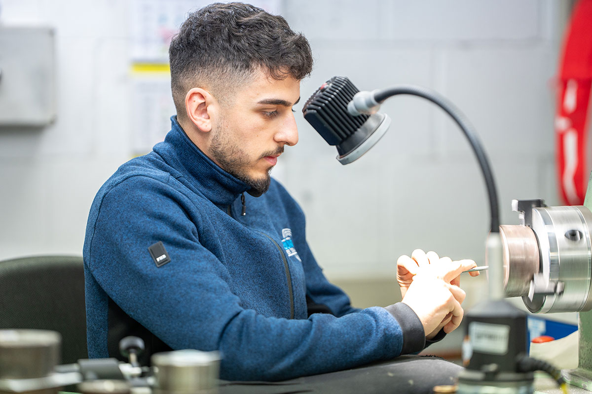 ZIEHSTEINPOLIERER/IN (m/w/d) - Stahldrahtwerk - FR. u. H. LÜLING GmbH ...